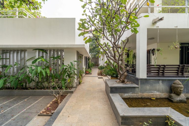This Hyderabad House Harmonizes Two Distinct Units | Lalith and Jyothi ...