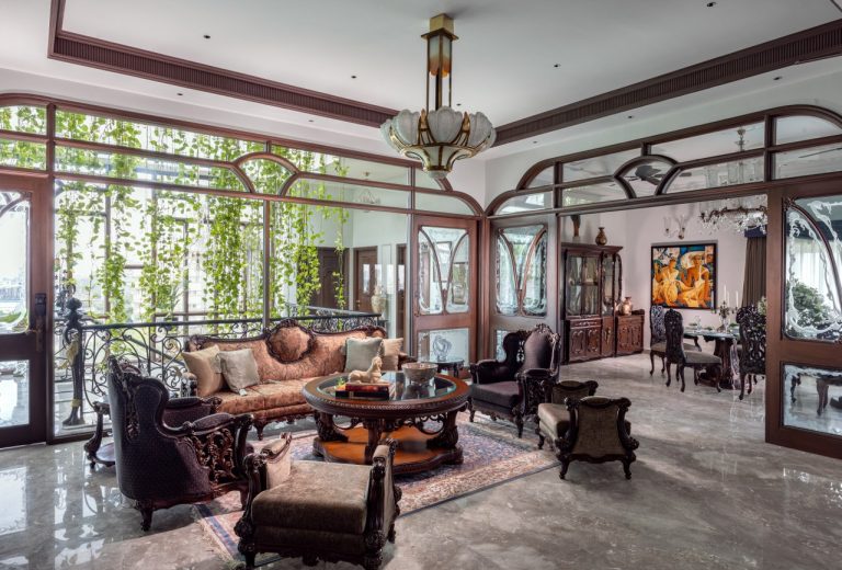 Luxury Classic House Design Merges Classic Grandeur and Contemporary ...