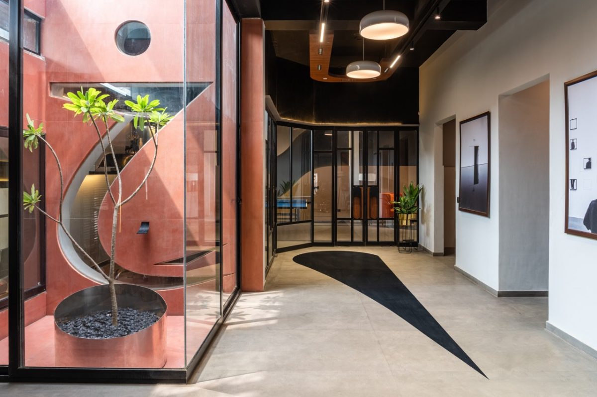 This Fluid Building Transcends the Typical, Rigid Confines of Office ...