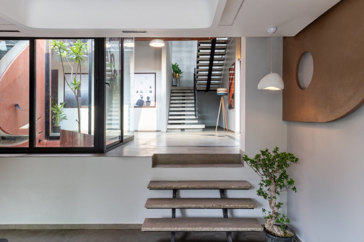 This Fluid Building Transcends the Typical, Rigid Confines of Office ...