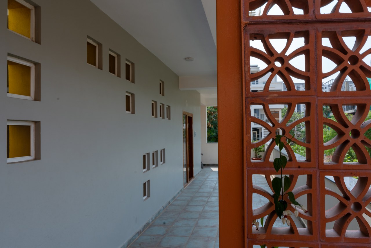 This Residential Home Integrates Elements of Traditional Living in ...