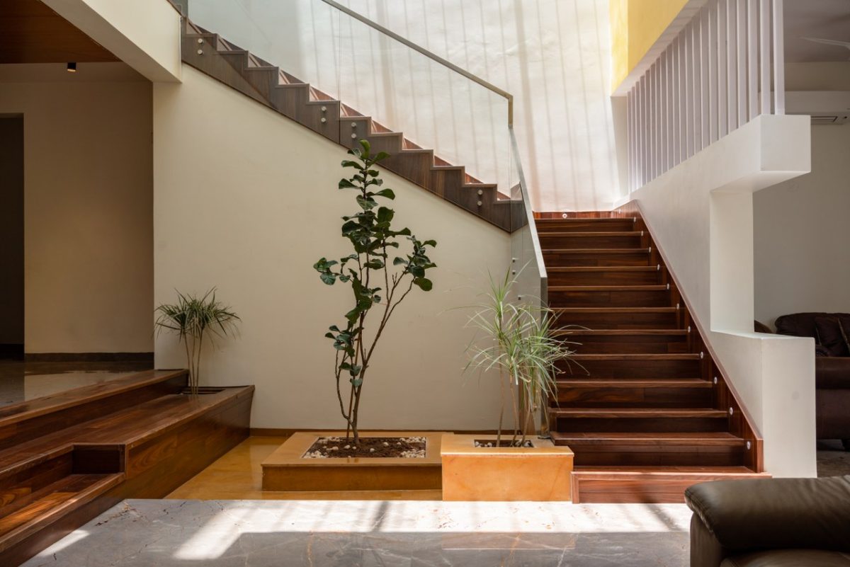 This Residential Home Integrates Elements of Traditional Living in ...