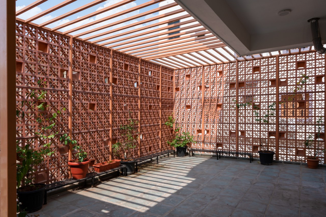 This Residential Home Integrates Elements of Traditional Living in ...