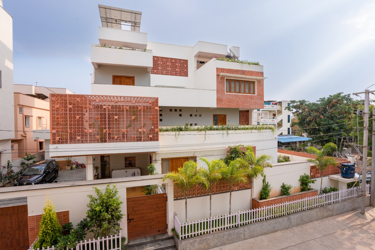 This Residential Home Integrates Elements of Traditional Living in ...