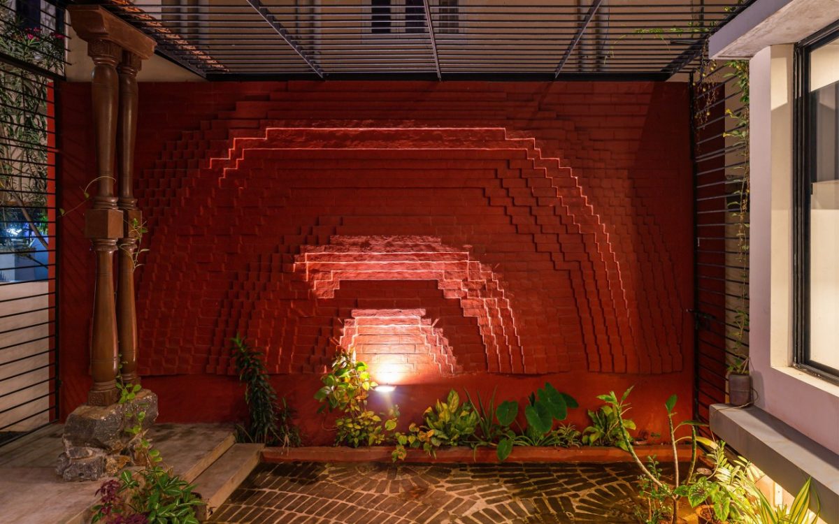 This House With a Traditional Courtyard Fuses Nostalgia with Modernism ...