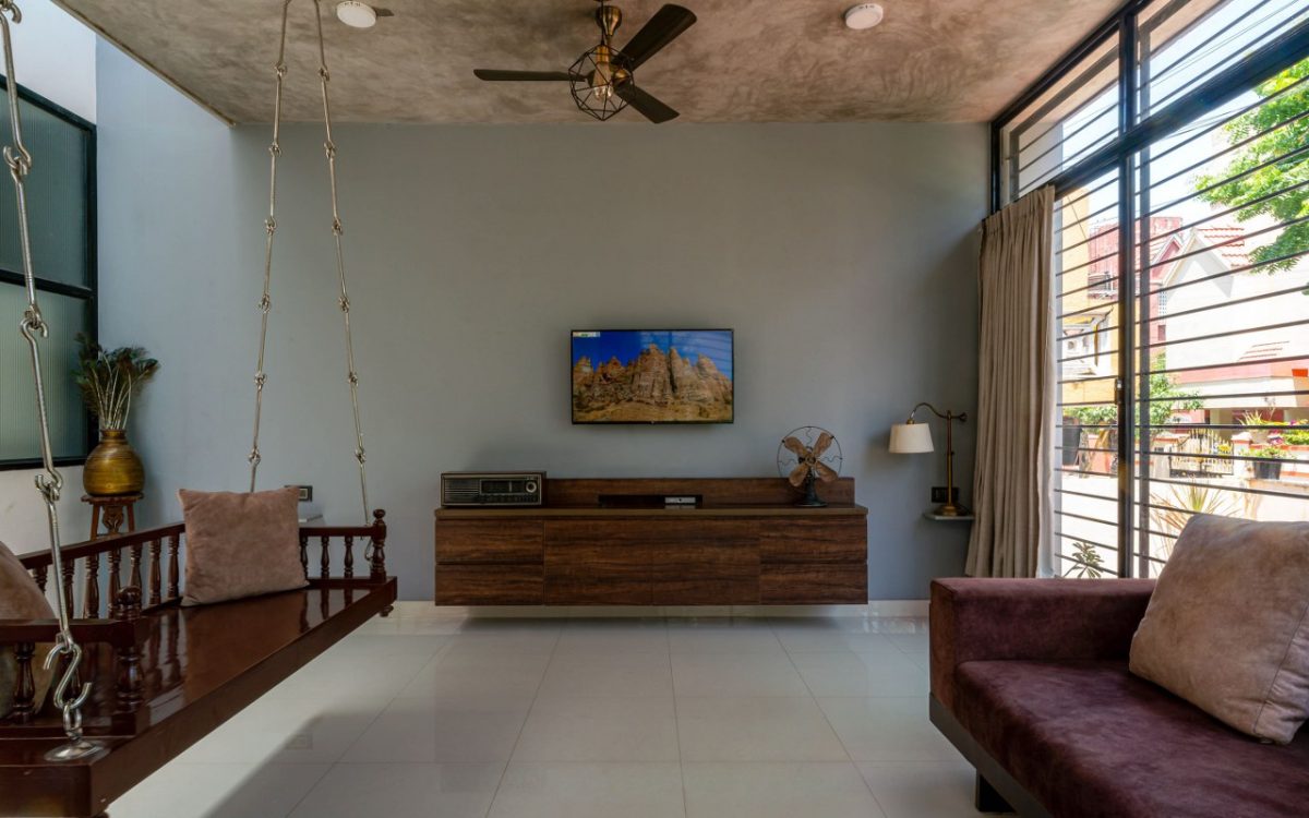 This House With a Traditional Courtyard Fuses Nostalgia with Modernism ...