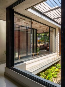 This House With a Traditional Courtyard Fuses Nostalgia with Modernism ...