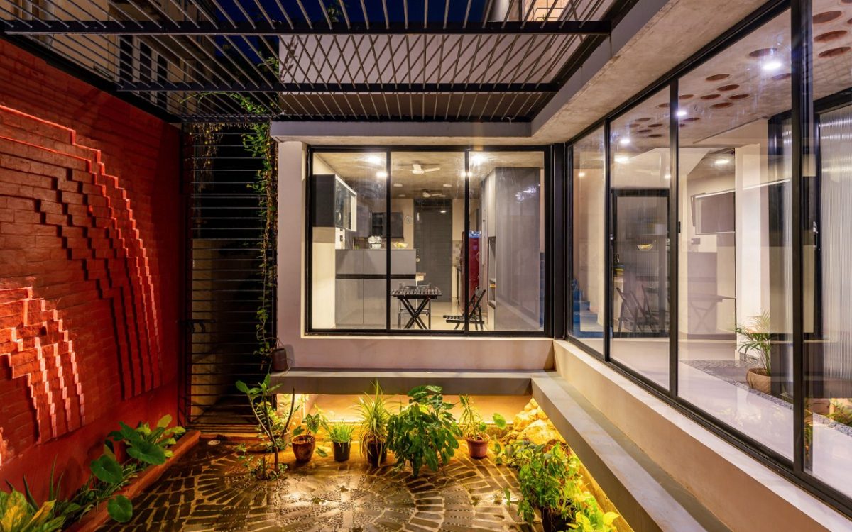 This House With a Traditional Courtyard Fuses Nostalgia with Modernism ...