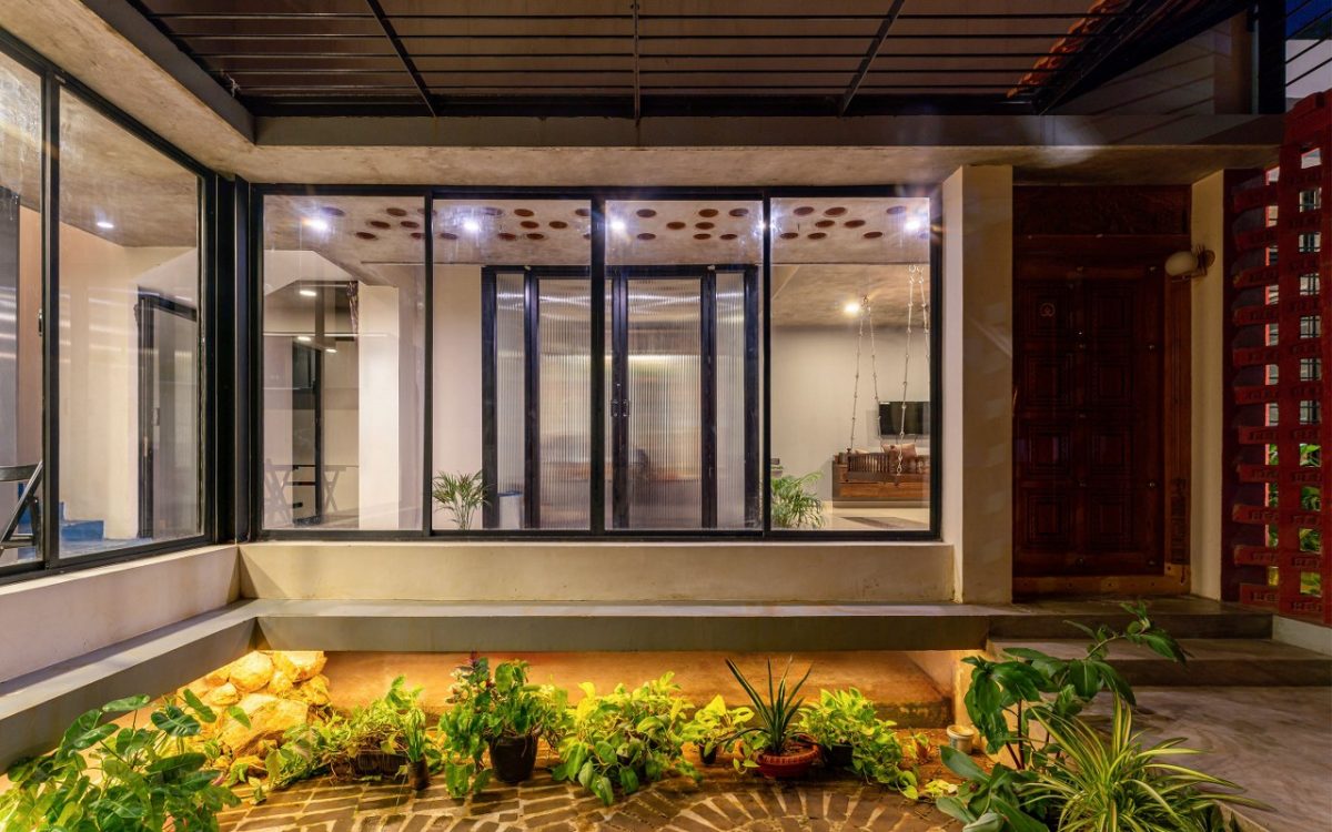 This House With a Traditional Courtyard Fuses Nostalgia with Modernism ...