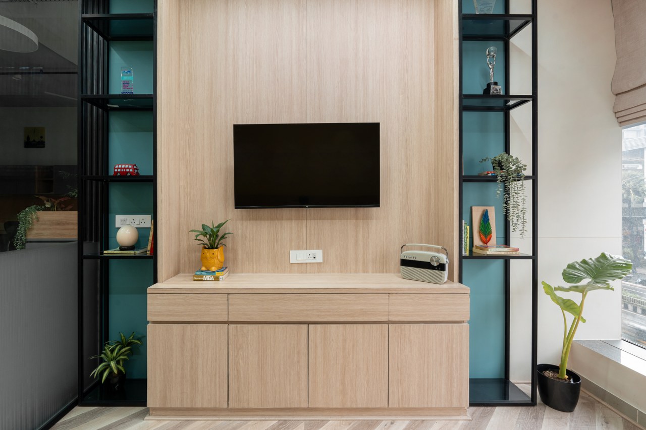 This Travel Office In Surat Is Vibrant And Collaborative | Nishchay ...