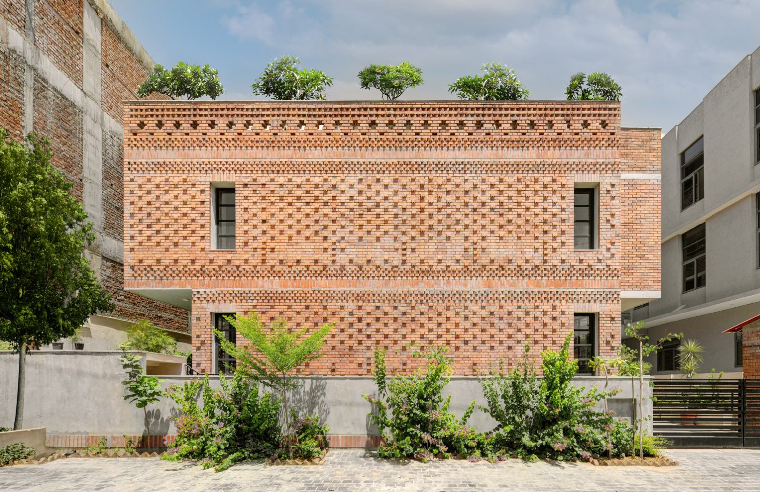 The Brick Design of Studio Chinar Celebrates the Artistic Work of ...