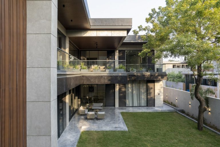This L-Shaped House Design Captures Refreshing Southwesterly Breeze ...