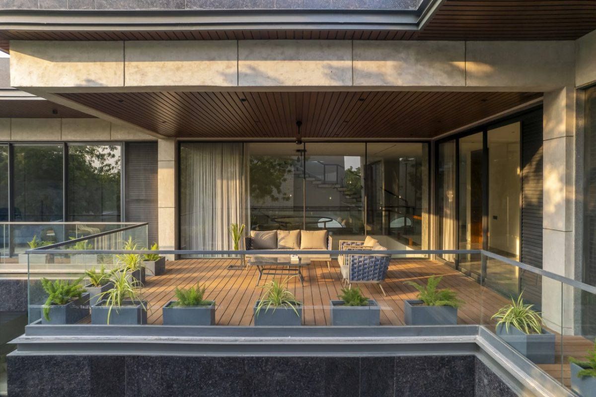 This L-Shaped House Design Captures Refreshing Southwesterly Breeze ...