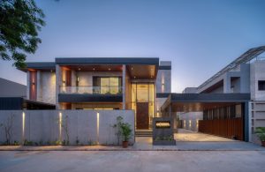 This L-Shaped House Design Captures Refreshing Southwesterly Breeze ...