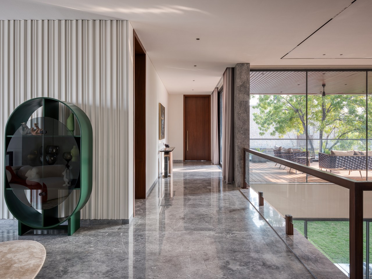 This L-Shaped House Design Captures Refreshing Southwesterly Breeze ...