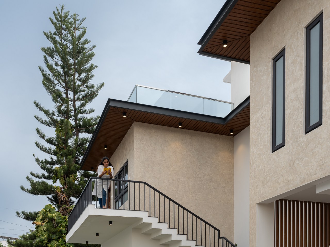 Modern Architecture House Blending Form And Function | Planniique ...