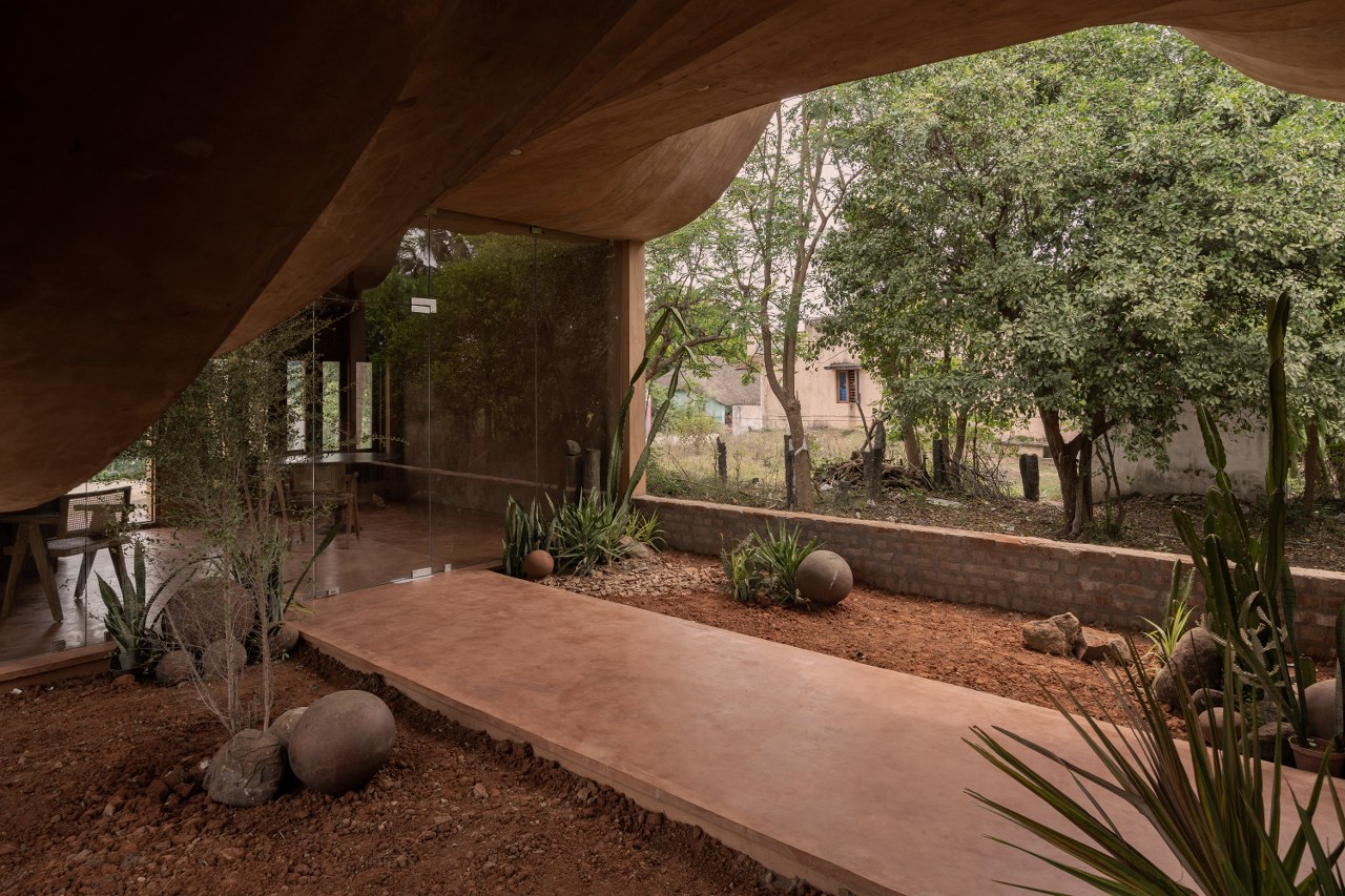 This Modern Mud House is Designed in a Vulnerable Ecosystem | Vy ...