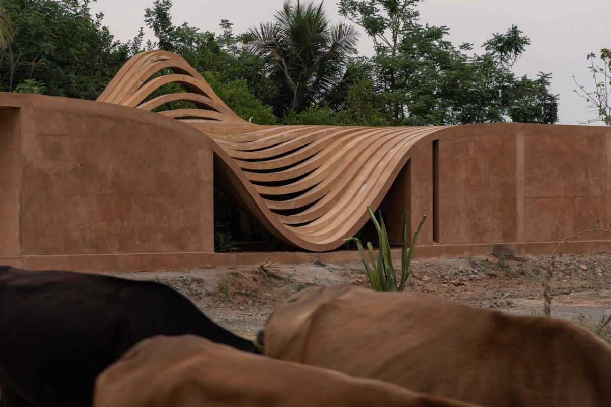 This Modern Mud House is Designed in a Vulnerable Ecosystem | Vy ...