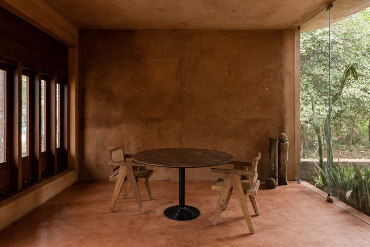 This Modern Mud House is Designed in a Vulnerable Ecosystem | Vy ...