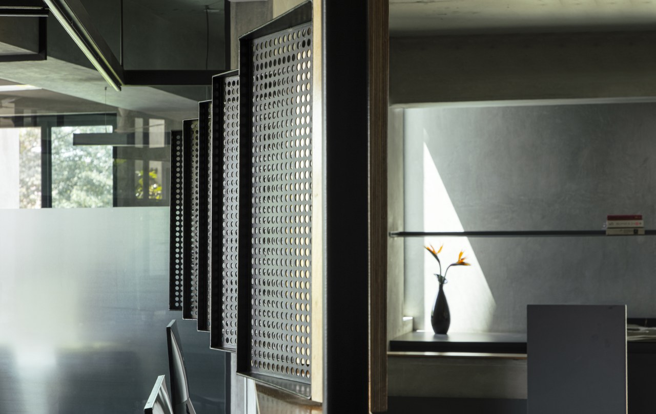 Architecture Studio Design With Distinctive Facade | SDeG