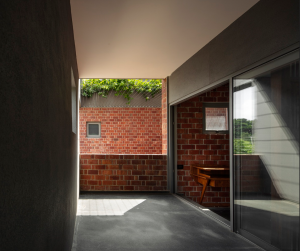 The Brick Wall Patterns Creates An Oasis For Multigenerational Family ...