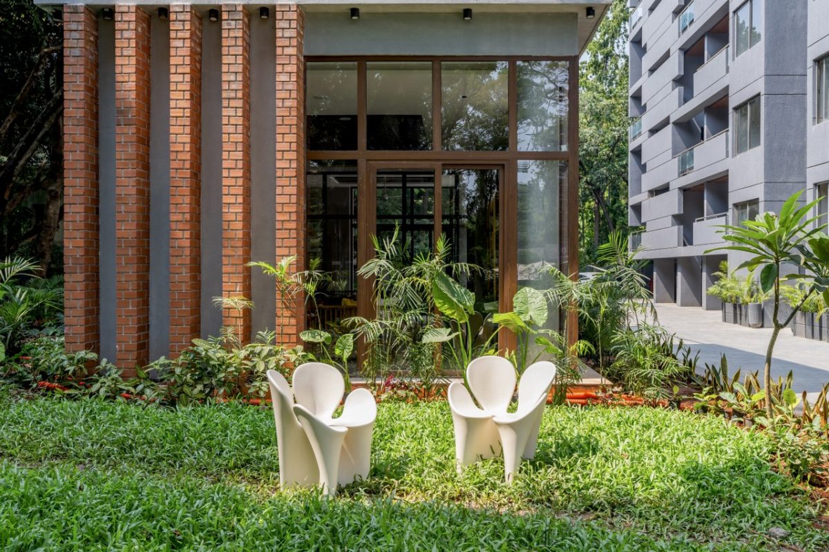 A 2500 Sq. Ft. Clubhouse Design That Deeply Connects To The Earth | The ...