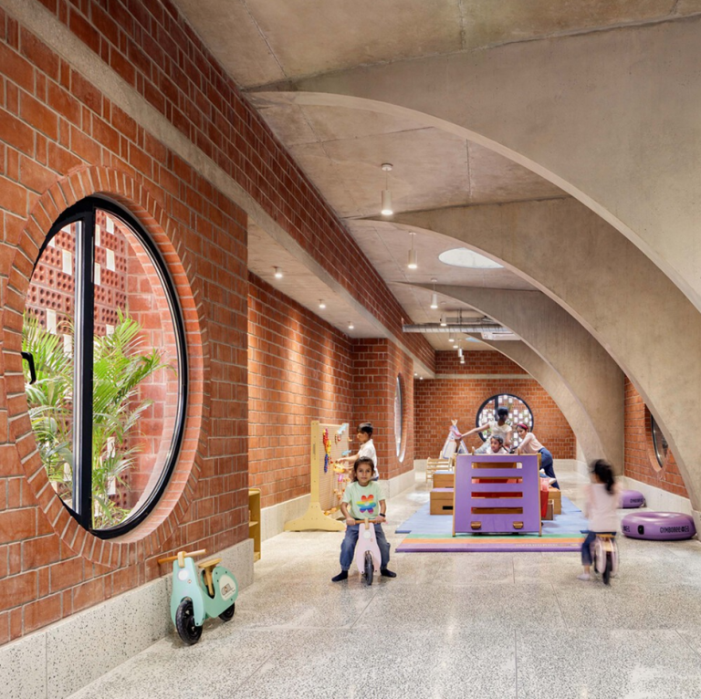 The Curved Walls Weaves a Secure Educational Space of 'Cocoon' | Vir ...