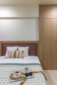 The Interior Design of Apartment Evokes a Sense of Calm | Paraline ...