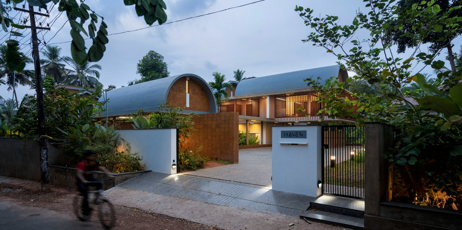 A Kerala Modern House Design Featuring Climate-Responsive Strategies ...