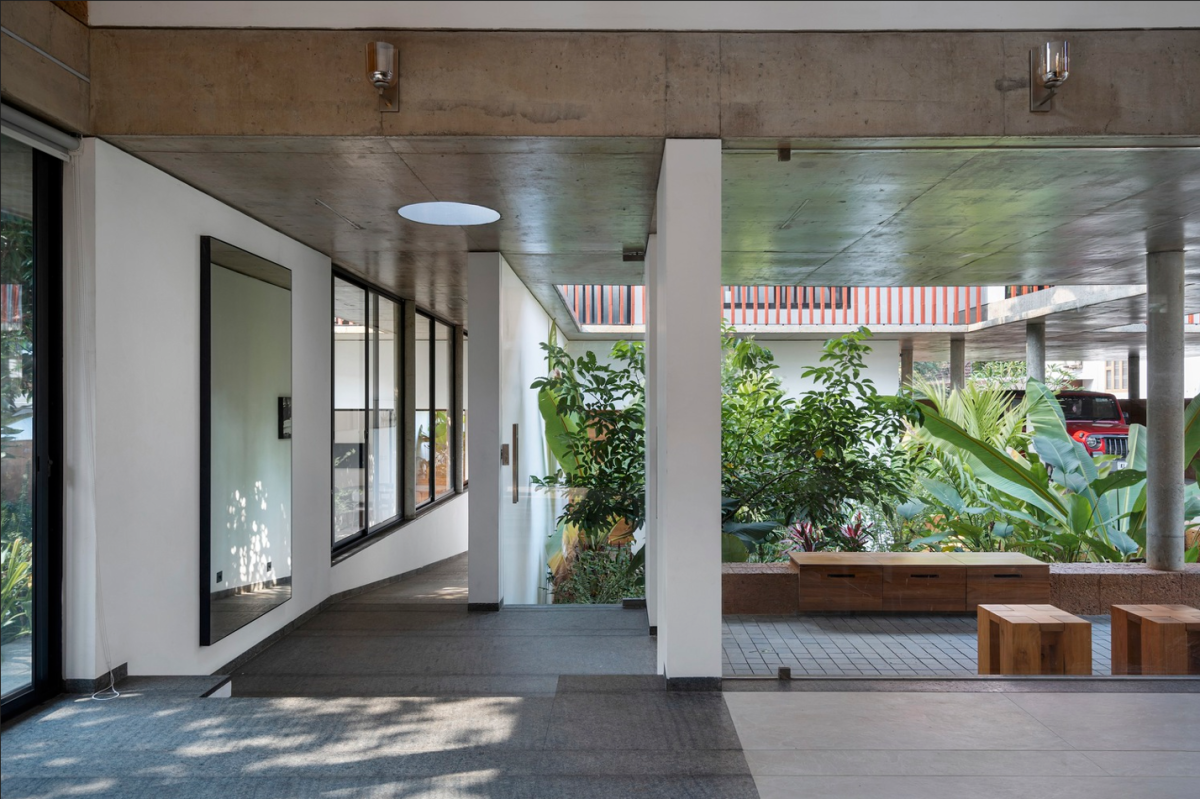 A Kerala Modern House Design Featuring Climate-Responsive Strategies ...