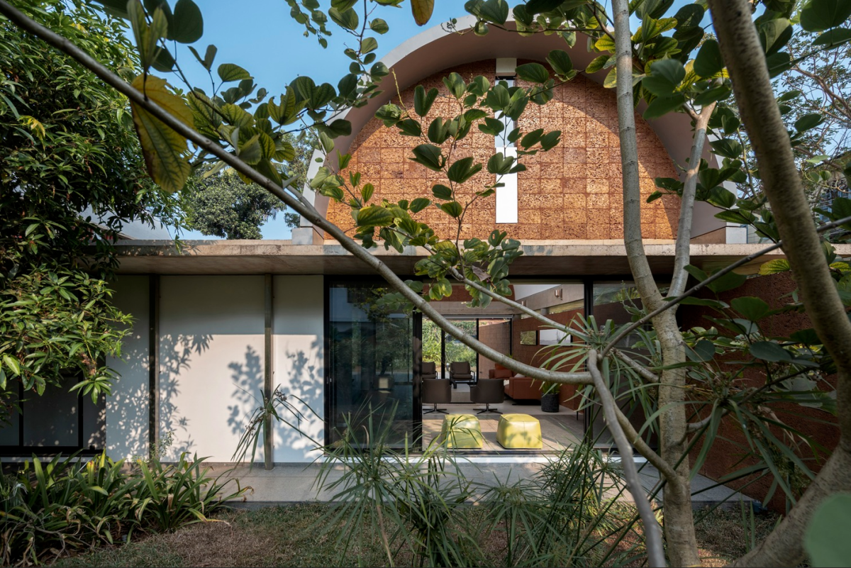 A Kerala Modern House Design Featuring Climate-Responsive Strategies ...
