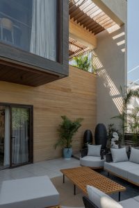 This Nature-Friendly House Merges Tranquility With Sustainability ...
