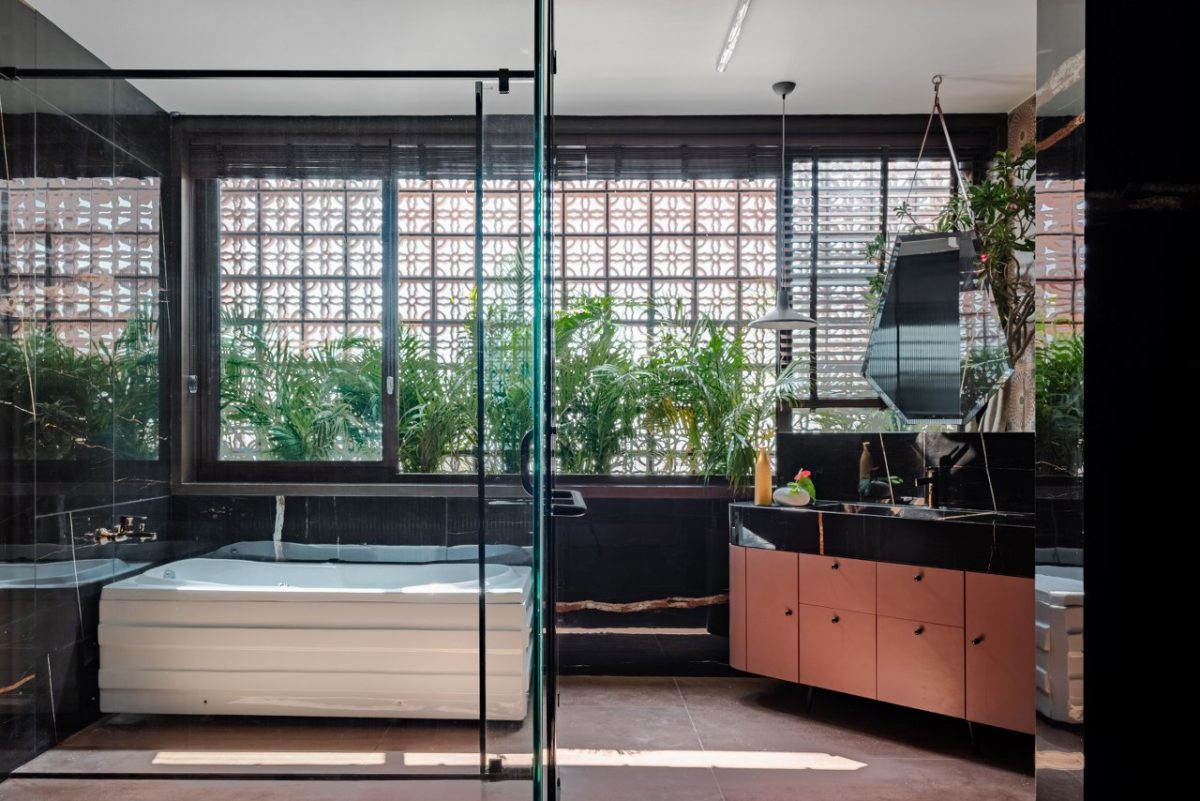 This Nature-Friendly House Merges Tranquility With Sustainability ...