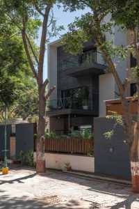 This Nature-Friendly House Merges Tranquility With Sustainability ...