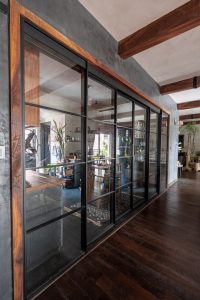 This Rustic Interior Style Apartment Reimagines As A Tranquil Retreat ...