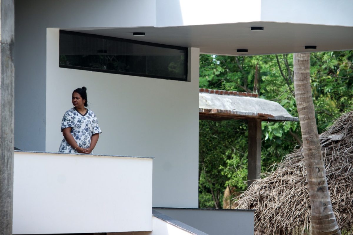 This Simple Contemporary House Emphasizes Minimalist Living | Bread ...