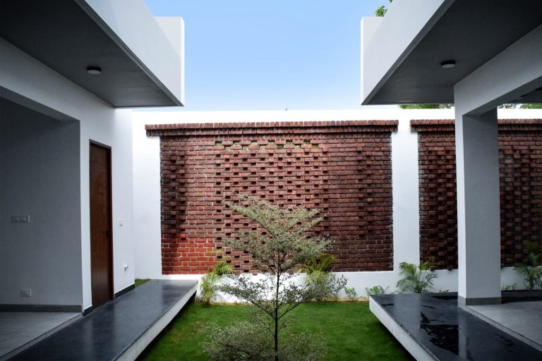 This Simple Contemporary House Emphasizes Minimalist Living | Bread ...