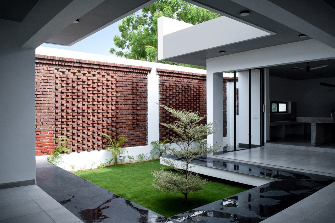 This Simple Contemporary House Emphasizes Minimalist Living | Bread ...
