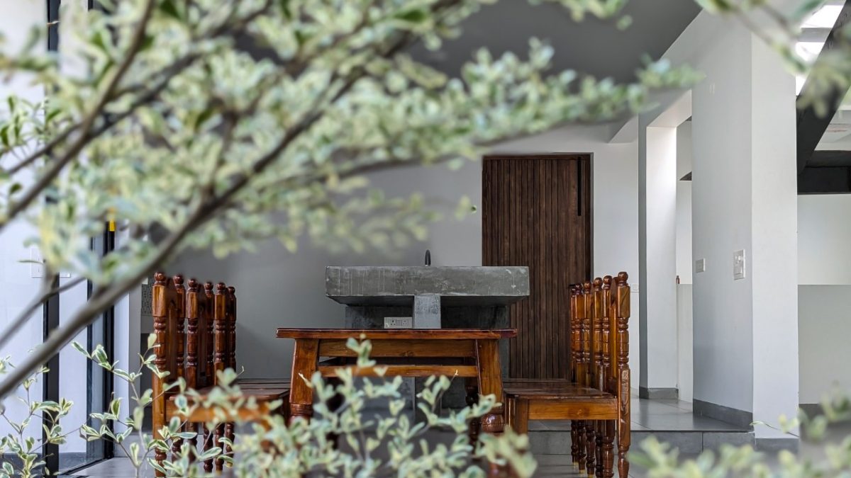 This Simple Contemporary House Emphasizes Minimalist Living | Bread ...