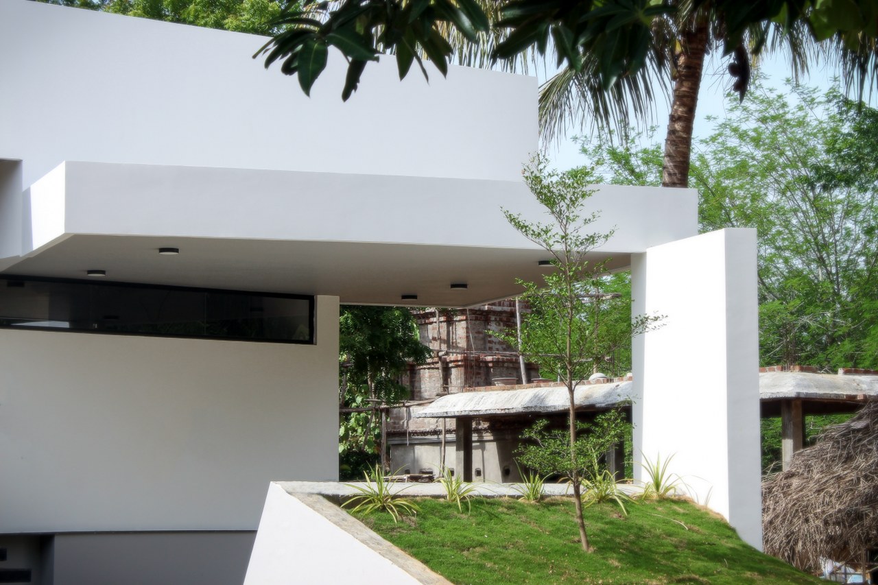 This Simple Contemporary House Emphasizes Minimalist Living | Bread ...