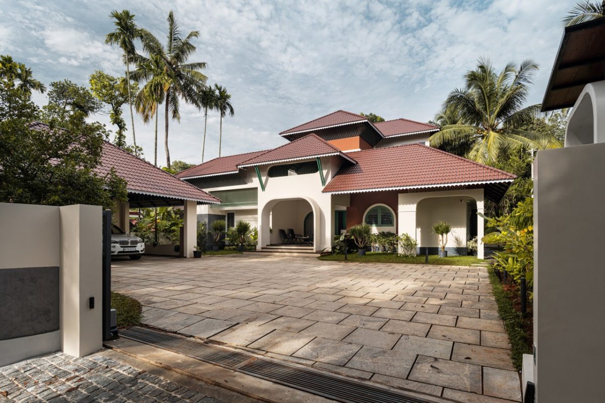 This Tropical House Design Seamlessly Integrates Functionality and ...