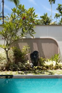 This Tropical House Design Seamlessly Integrates Functionality and ...