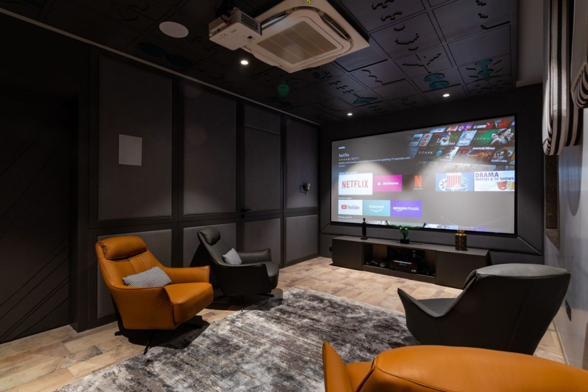 6000 Sq. Ft. House Stimulates Conversations With Its Many Dimensions ...