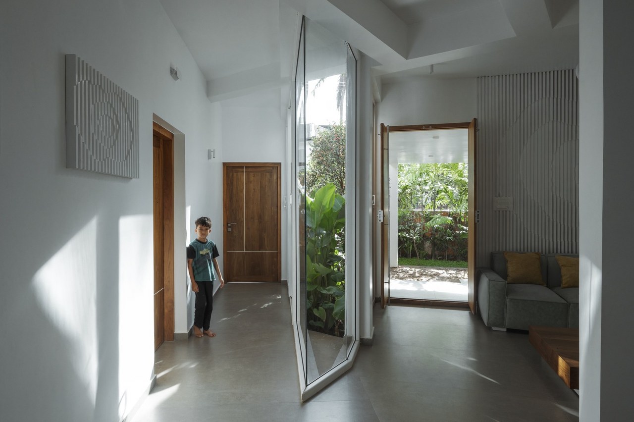 This Backyard House Fits Perfectly On A Wedge-Shaped Plot | 3dor Concepts