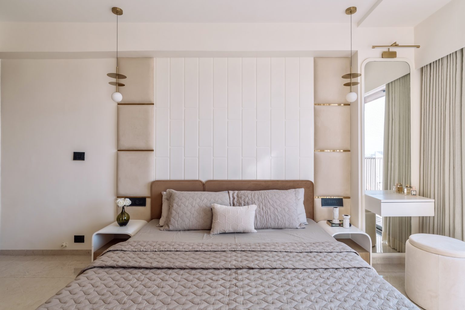 The Home Interior Style Conveys Spaciousness And Lightness With Its ...