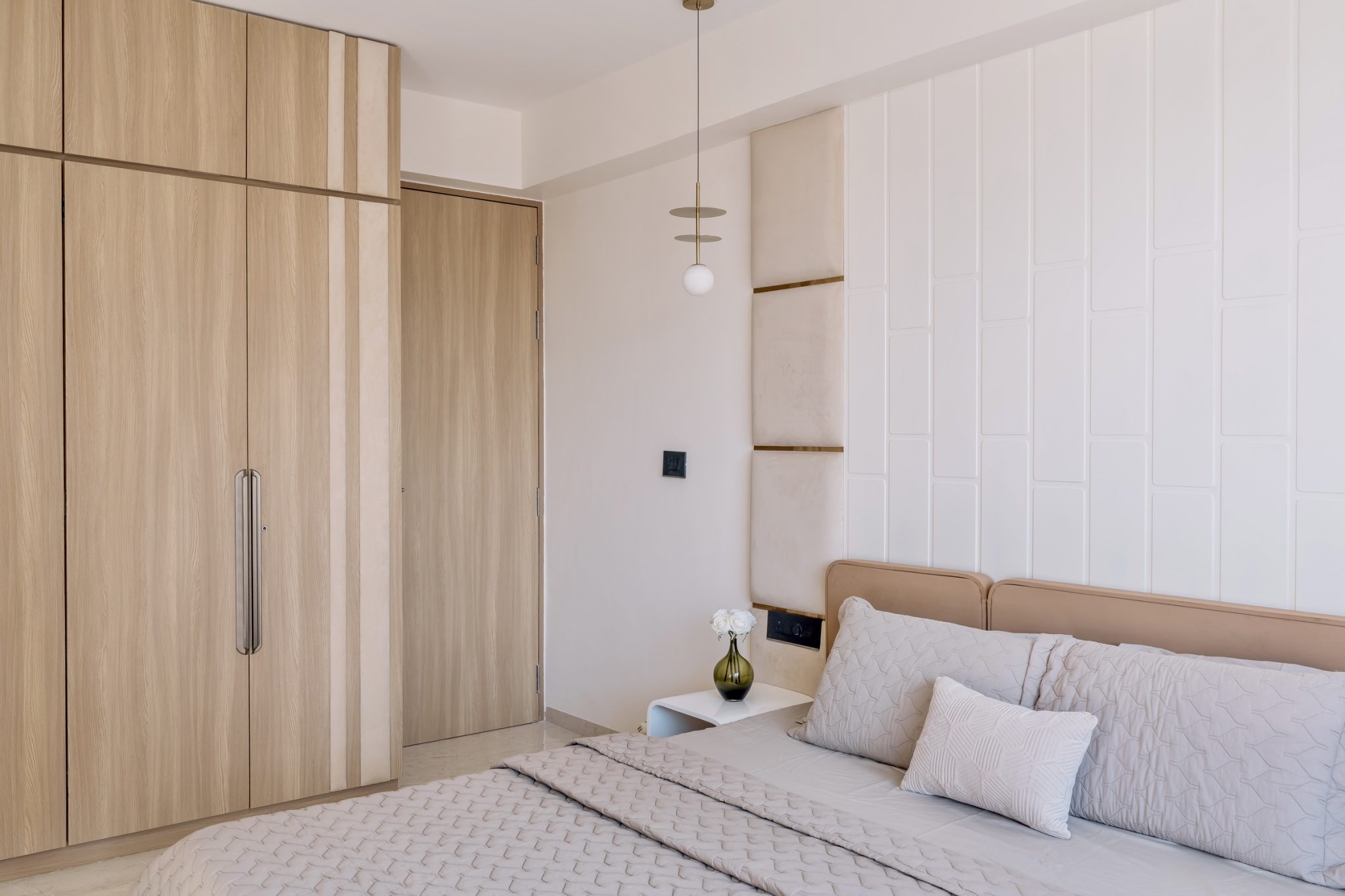 The Home Interior Style Conveys Spaciousness And Lightness With Its ...