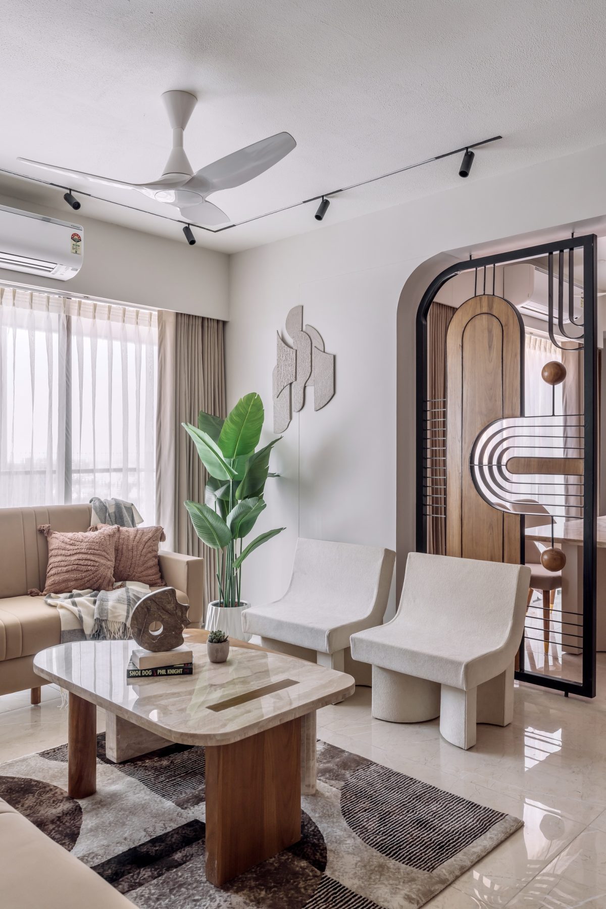 The Home Interior Style Conveys Spaciousness And Lightness With Its ...