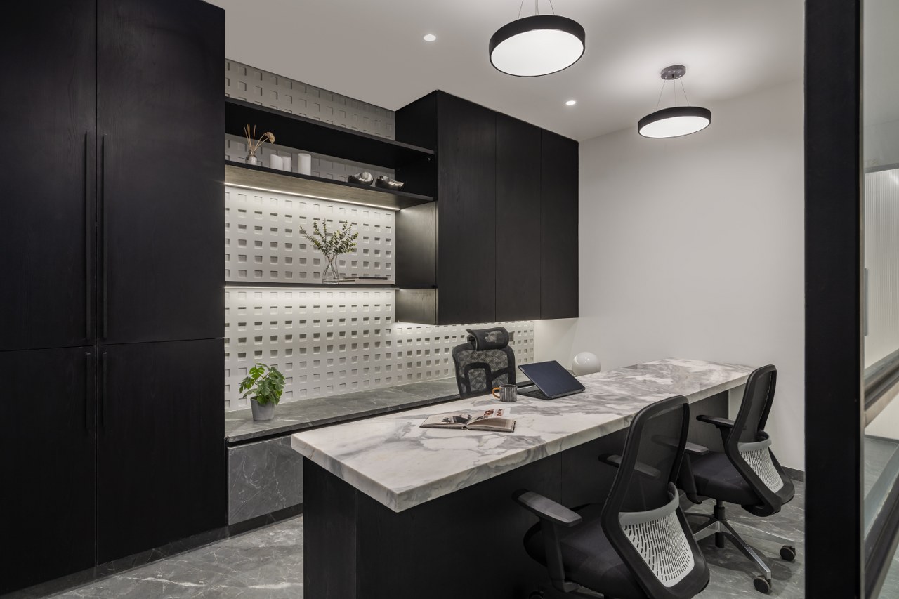 Interior Design Of Office Space Blends Operations With An Immersive ...