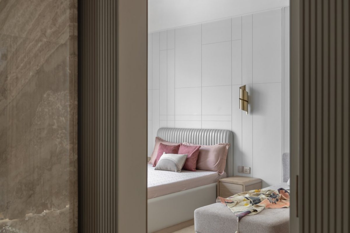 This Simple Design Interior Seamlessly Blends Modern Minimalism With ...