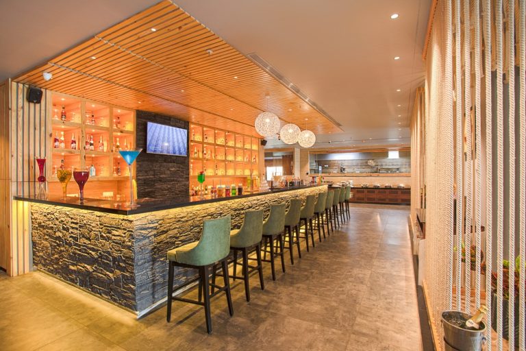 This Contemporary Restaurant Design Elevates Your Dining Experience ...